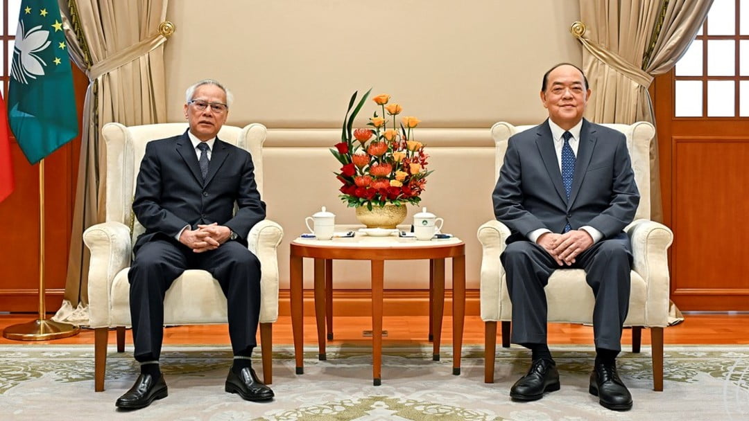 賀一誠：全力支持及配合岑浩輝籌組新一屆澳門特區政府｜本地｜商業電台 881903