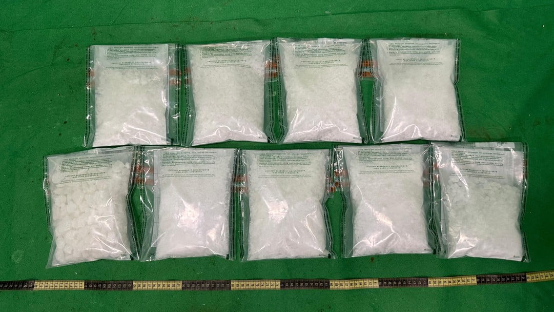 海關機場拘3名抵港旅客 行李內檢獲約20公斤氯胺酮｜本地｜商業電台 881903