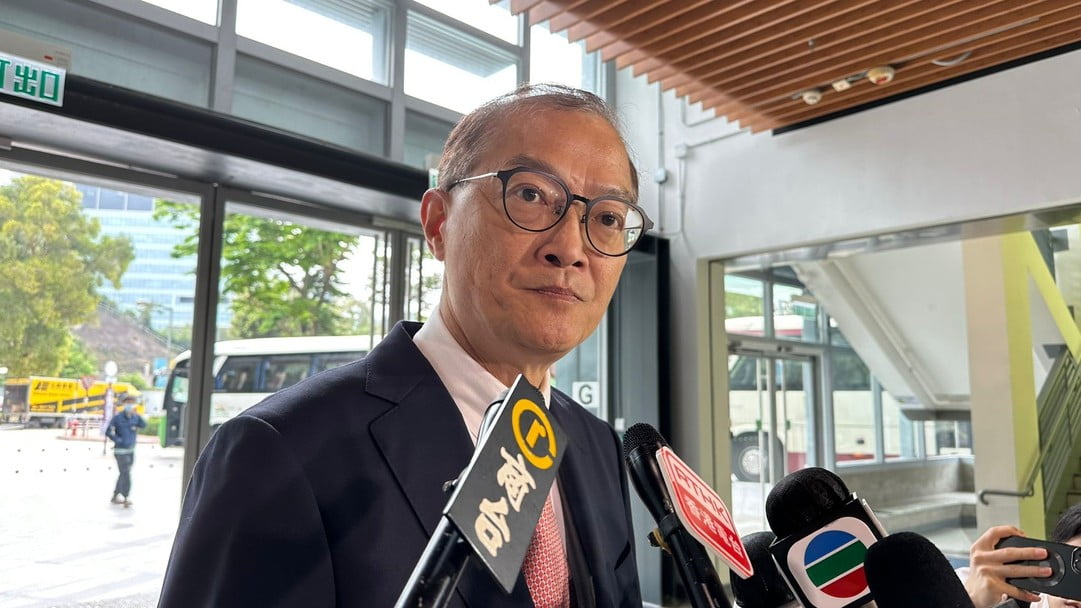 盧寵茂：新冠疫苗需求減 無意將新註冊疫苗納入資助計劃｜本地｜商業電台 881903