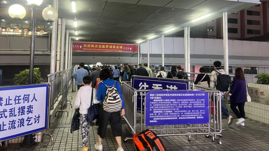 截至晚上9時 逾43萬人次港人入境｜本地｜商業電台 881903