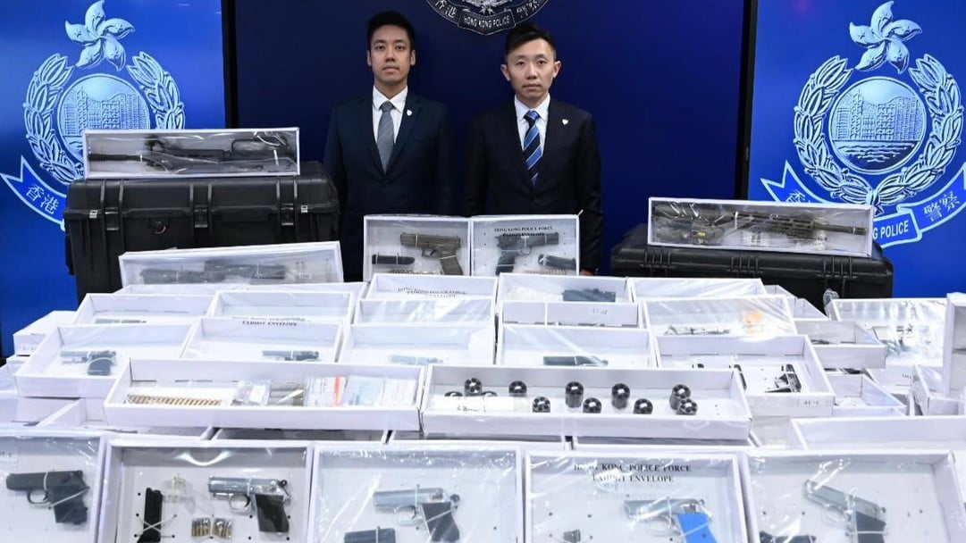 警方在沙田迷你倉搜獲槍械 拘67歲男子｜本地｜商業電台 881903
