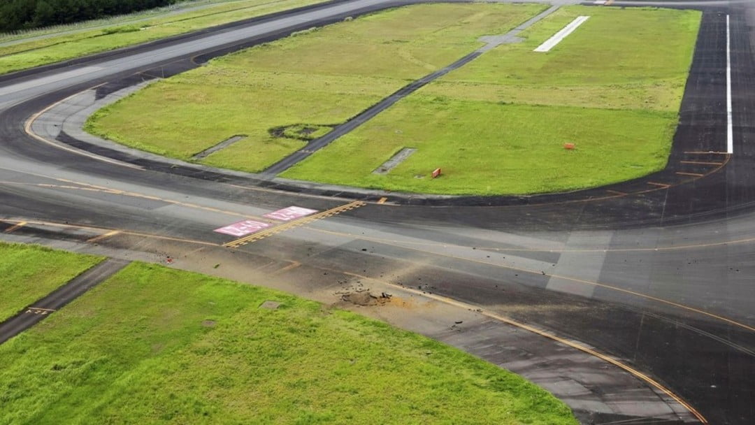 日本宮崎機場跑道重開 據報爆炸前2分鐘曾有客機駛過｜國際｜商業電台 881903