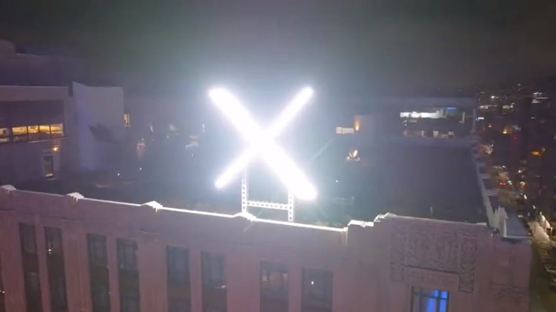 前Twitter大樓豎巨型「X」發光招牌被批擾民 三藩市政府調查｜國際｜商業電台 881903