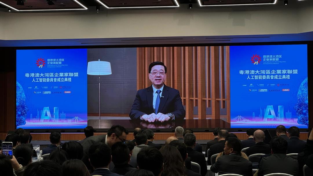 李家超：盼香港AI發展遇強越強｜本地｜商業電台 881903