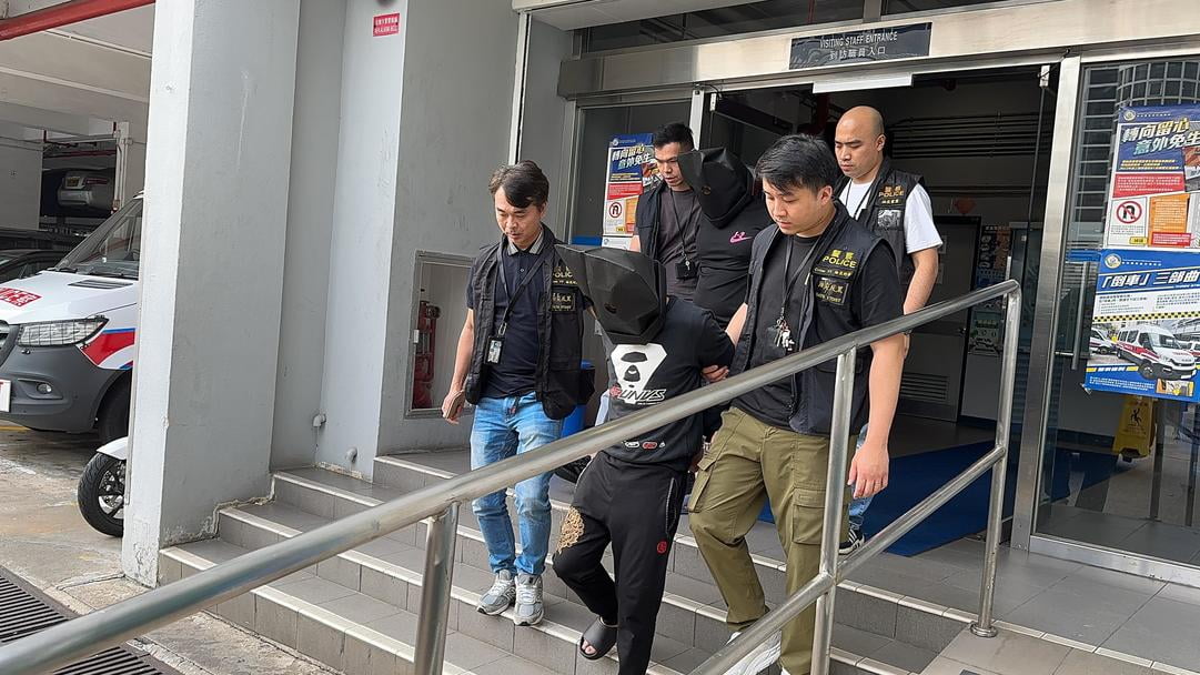 女子在尖沙咀被挾持上車 警拘3人疑涉10萬借貸糾紛｜本地｜商業電台 881903