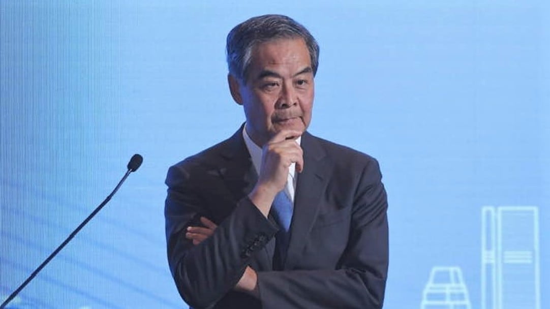 梁振英︰香港仍有優勢 惟航運旅遊等須升級轉型｜本地｜商業電台 881903