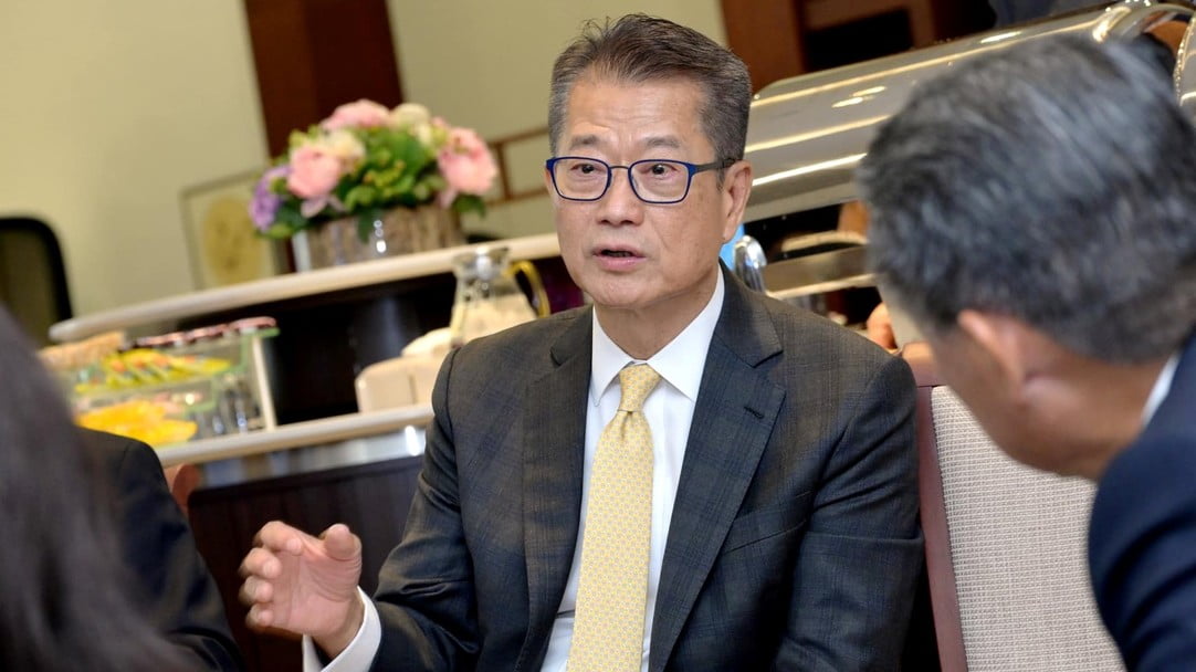 立法會前廳交流會 陳茂波：與議員就新質生產力發展良好交流｜本地｜商業電台 881903