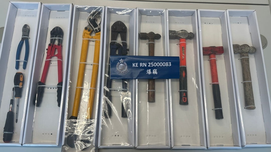 非華裔男子涉及將軍澳和西貢10宗爆竊案 今早提堂｜本地｜商業電台 881903