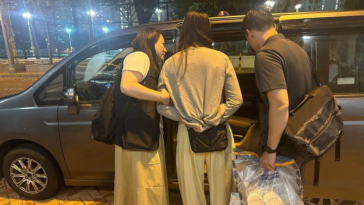 警方拘女子疑涉虐兒 網傳女童在圖書館遭掌摑辱罵｜本地｜商業電台 881903