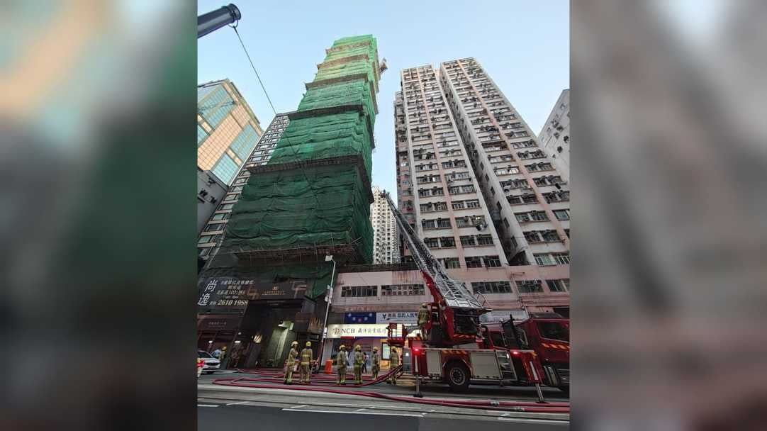 石塘咀地盤起火 疑煙頭導致｜本地｜商業電台 881903