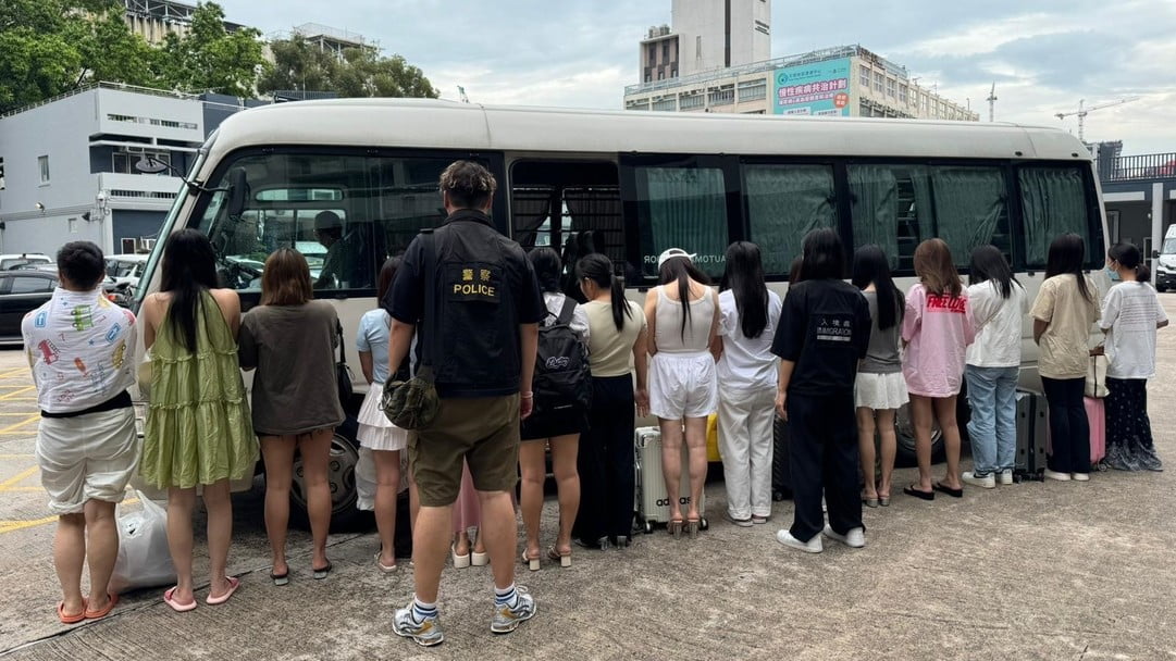 警方聯入境處元朗掃黃 拘31名內地女子｜本地｜商業電台 881903