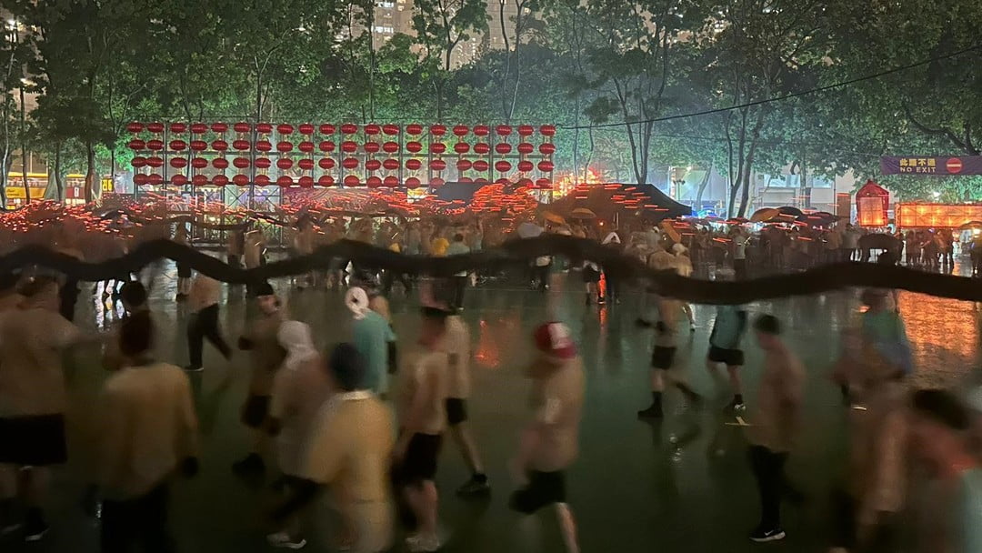大坑舞火龍中秋夜進入維園 活動一度受天雨影響｜本地｜商業電台 881903