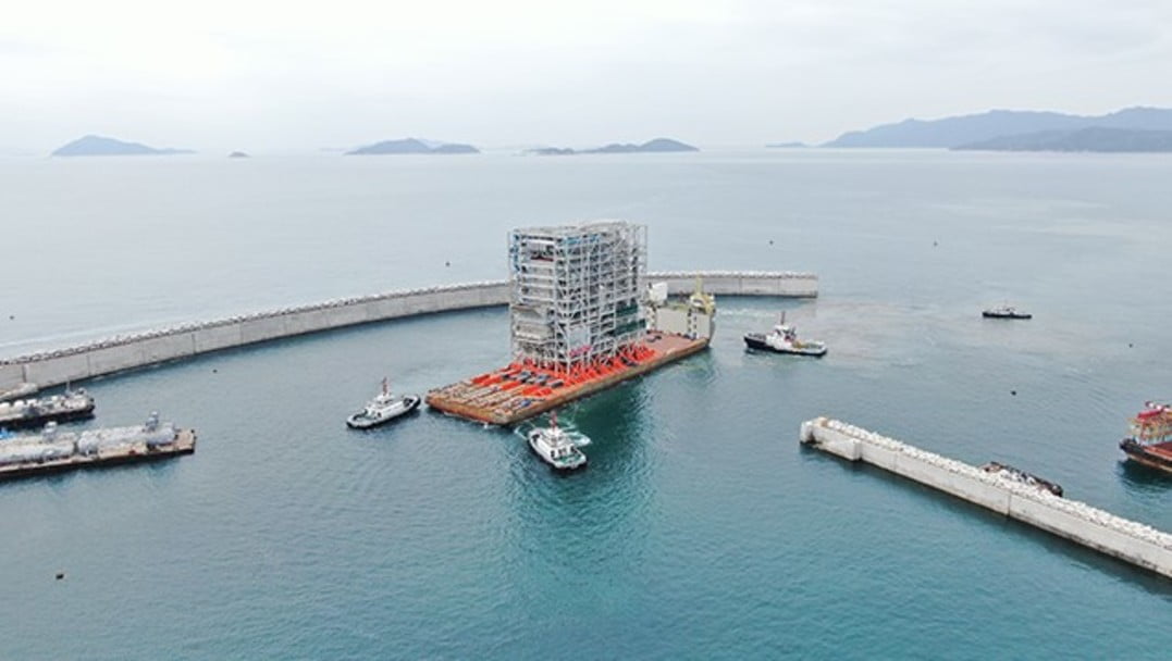 謝展寰：石鼓洲焚化爐巨型設備組件抵港｜本地｜商業電台 881903