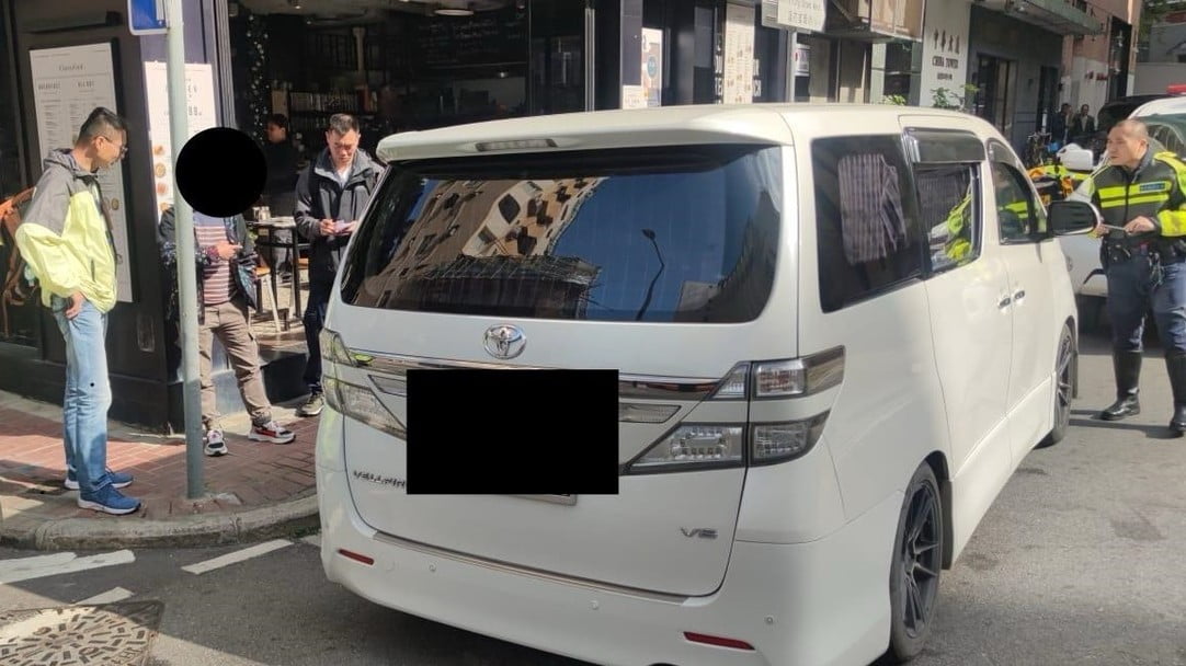 警方拘49歲本地男司機 涉駕駛白牌車｜本地｜商業電台 881903