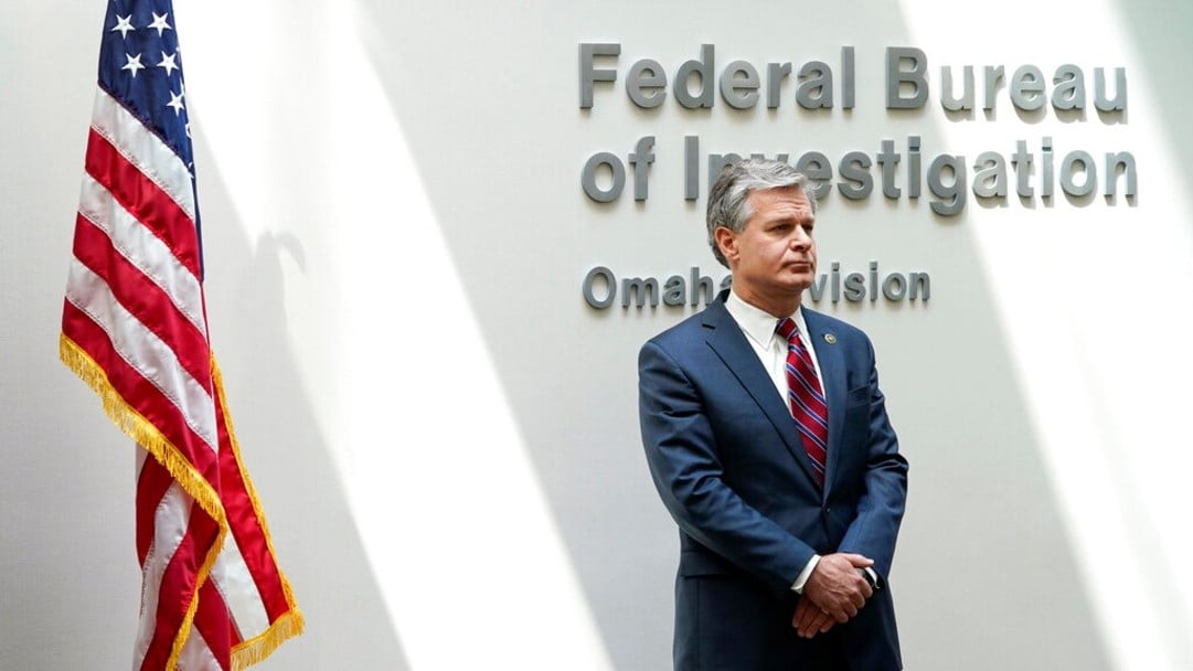 FBI批評特朗普支持者網上留言恐嚇執法人員｜國際｜商業電台 881903