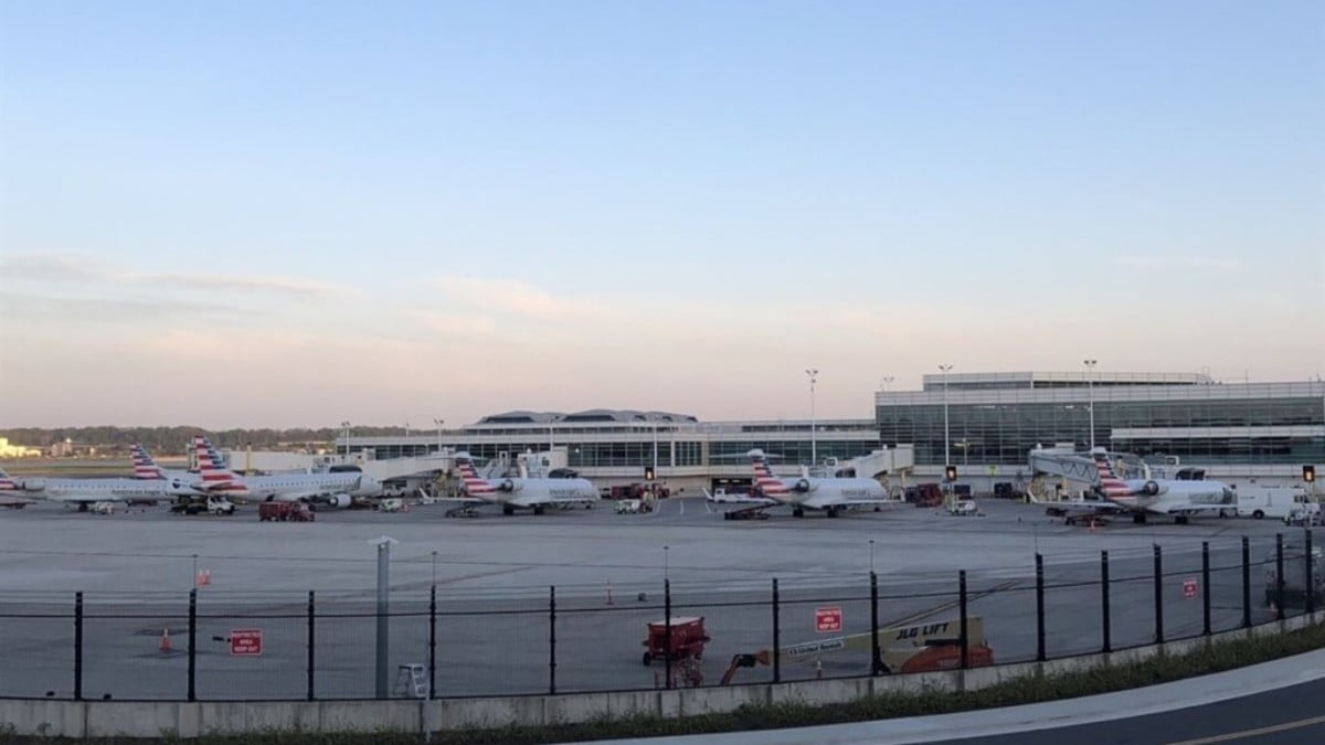 美軍直升機疑違規靠近列根機場 致兩客機需要復飛｜國際｜商業電台 881903