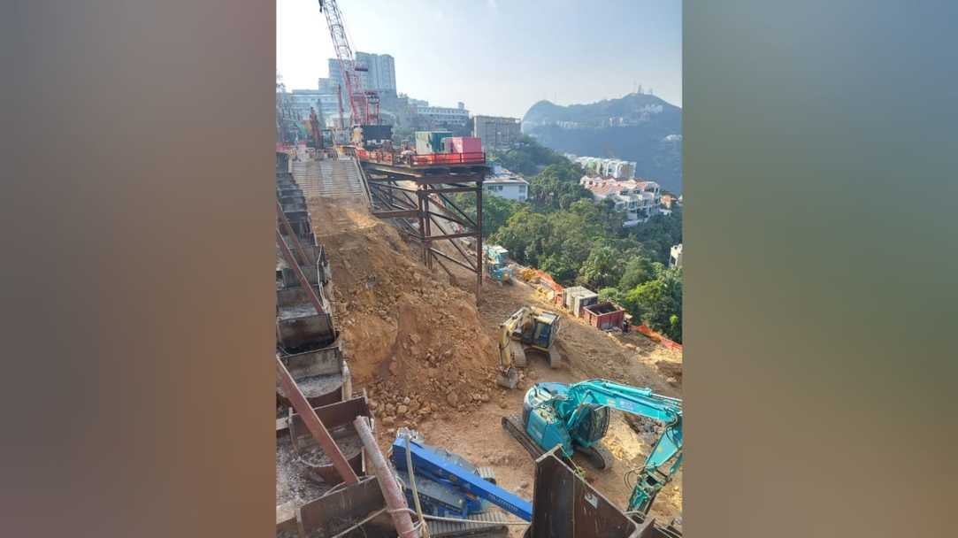 山頂地盤有工人遭鑽土機撞倒 傷重不治｜本地｜商業電台 881903