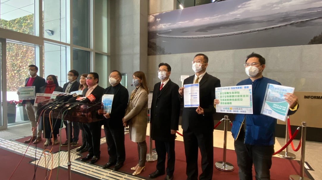 楊永杰倡政府向市民派發至少5000元消費券｜本地｜商業電台 881903