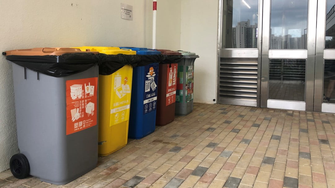 謝展寰：明年立法規定物管公司聘請回收商 物管界：或加管理費｜本地｜商業電台 881903