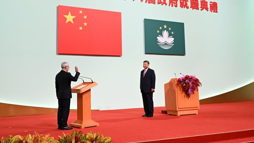 習近平監誓 岑浩輝與澳門新一屆司局級官員宣誓就任｜本地｜商業電台 881903