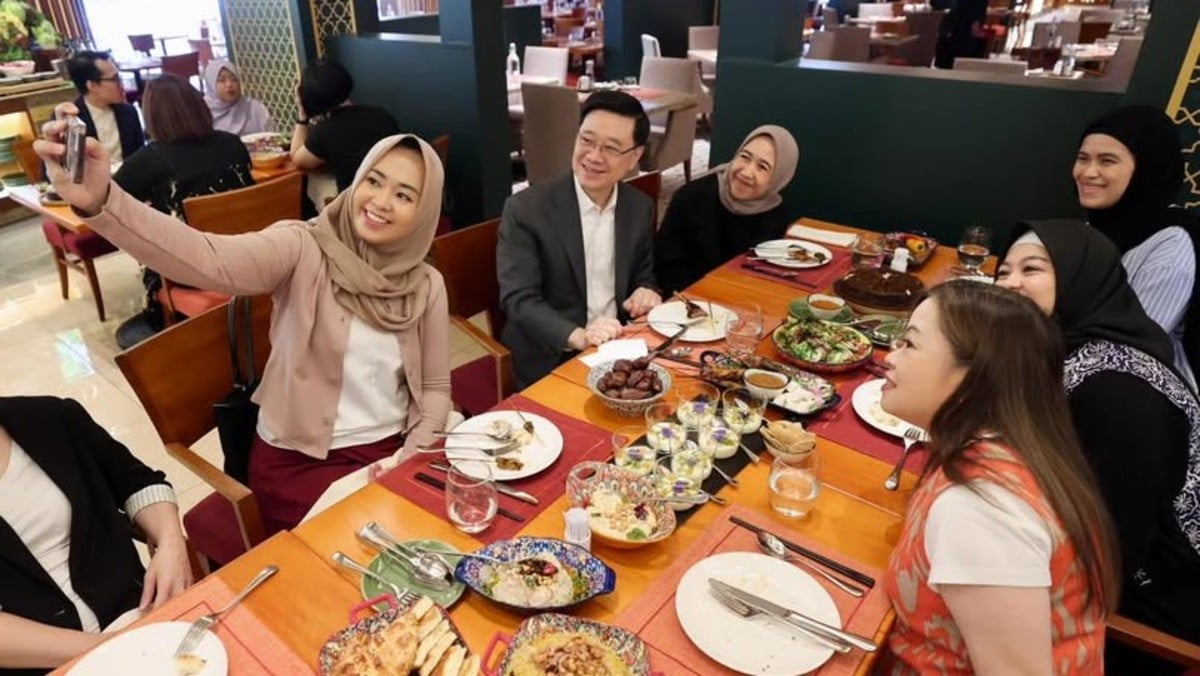 李家超：全港有約190間餐廳完成「清真認證」｜本地｜商業電台 881903