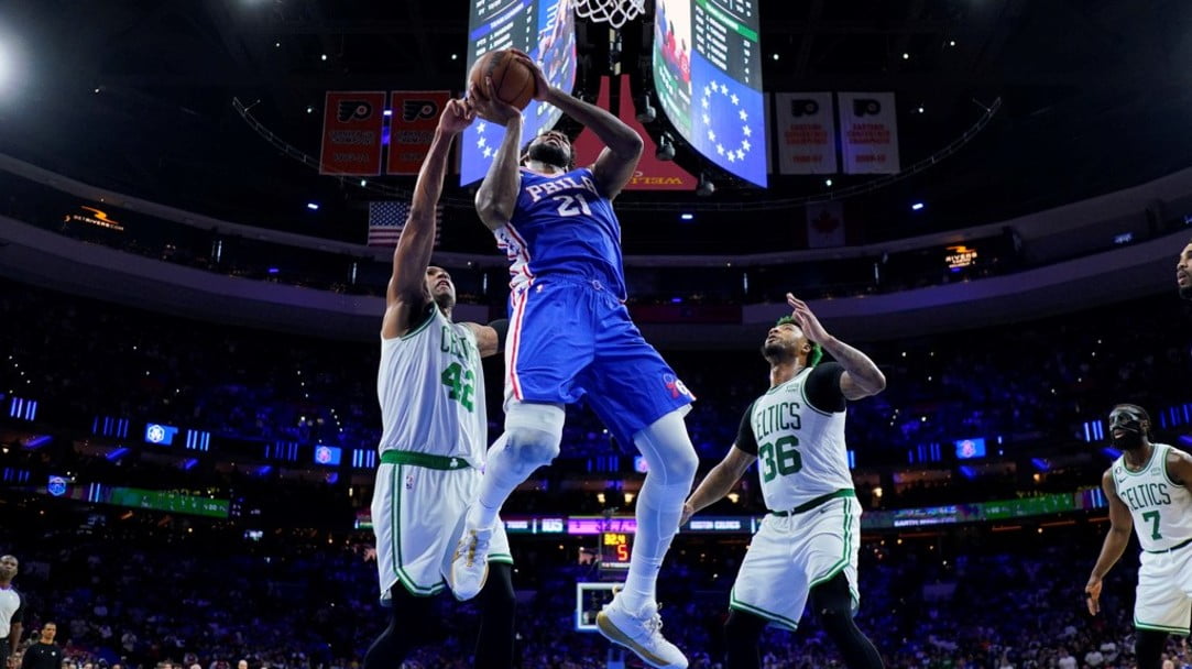 NBA東岸4強賽｜76人1分險勝塞爾特人 場數追平2比2｜體育｜商業電台 881903