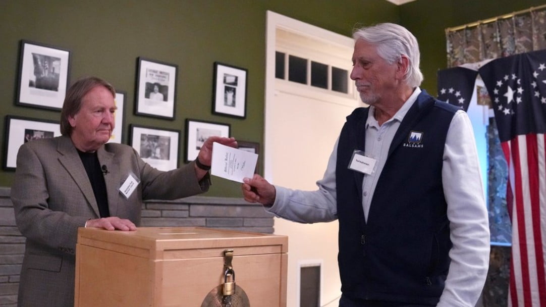 美國總統大選投票展開 不少選民趁票站一開放到場投票｜國際｜商業電台 881903