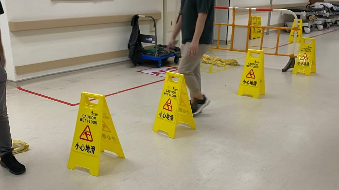 屯門醫院急症室黃雨期間水浸 服務一度受影響｜本地｜商業電台 881903