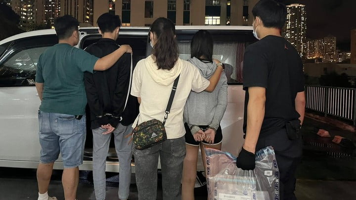 警方觀塘掃毒 拘捕一對男女｜本地｜商業電台 881903