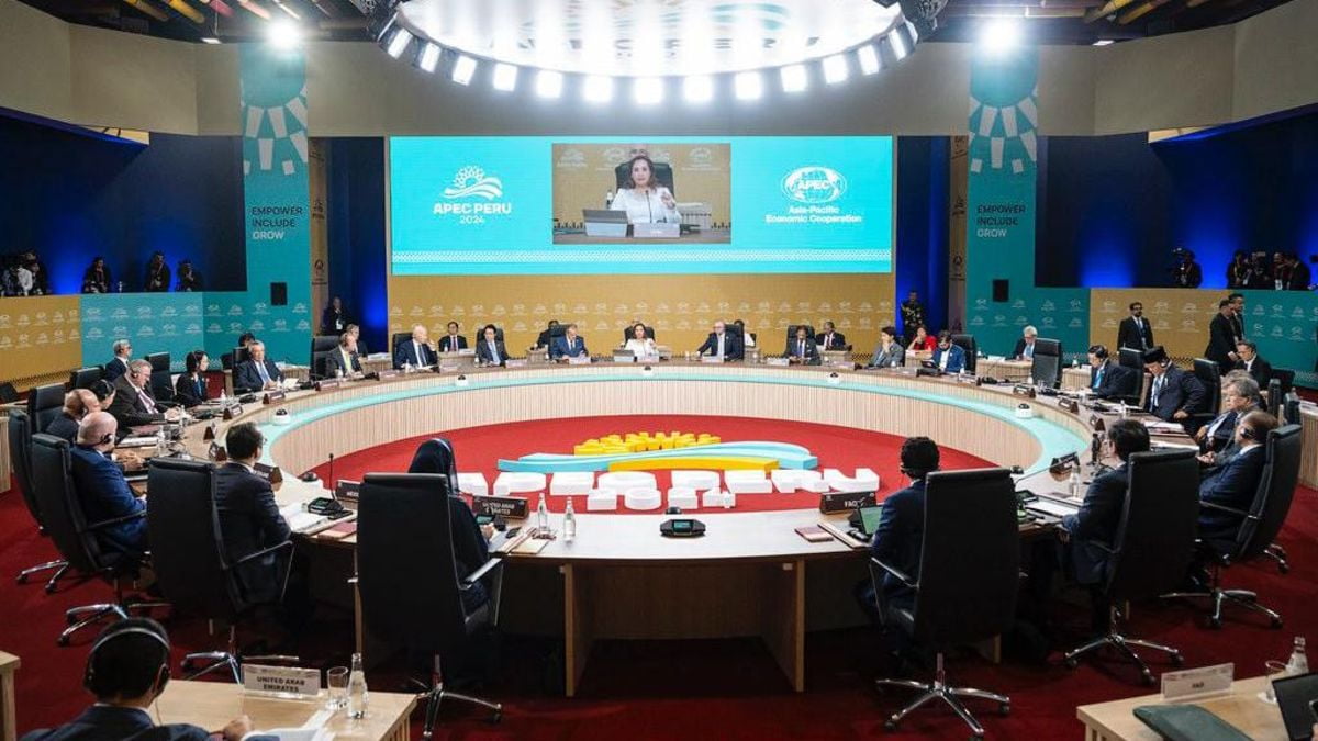 李家超出席APEC領導人與東道主嘉賓非正式對話｜本地｜商業電台 881903