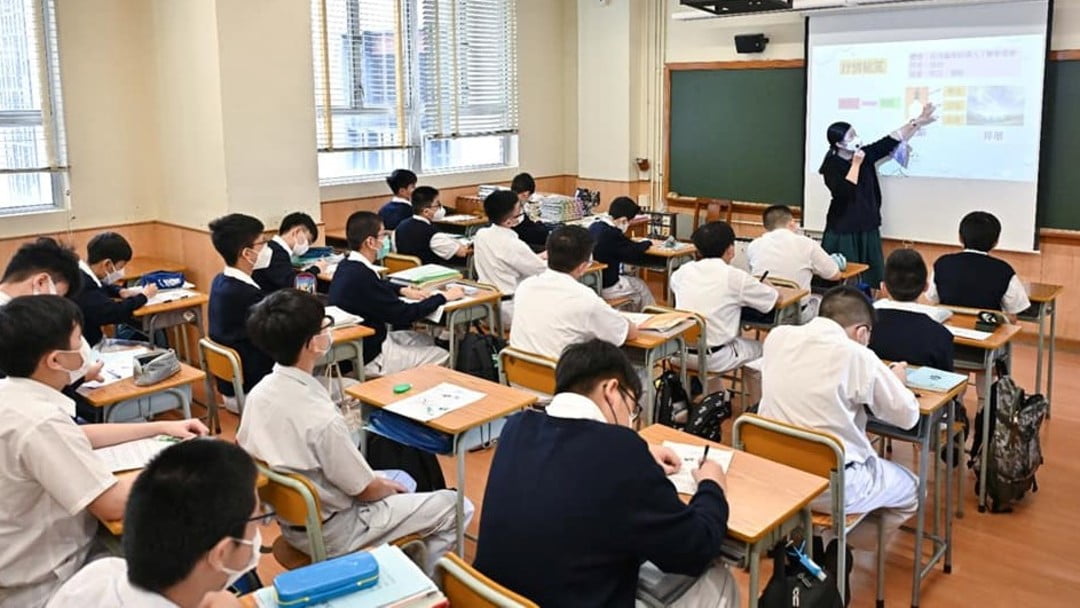 教師語文能力評核 普通話聆聽及英語寫作達標不足5成｜本地｜商業電台 881903