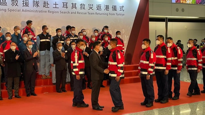 特區救援隊深夜返港 李家超對其表現深感驕傲｜本地｜商業電台 881903