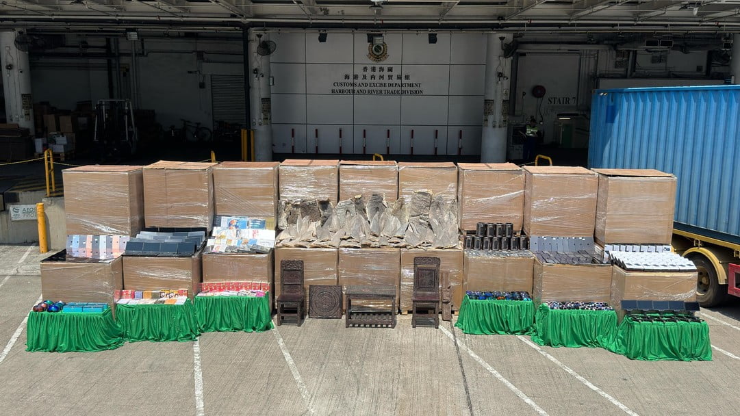 海關偵破遠洋船走私案 檢獲1.6億元走私貨物｜本地｜商業電台 881903