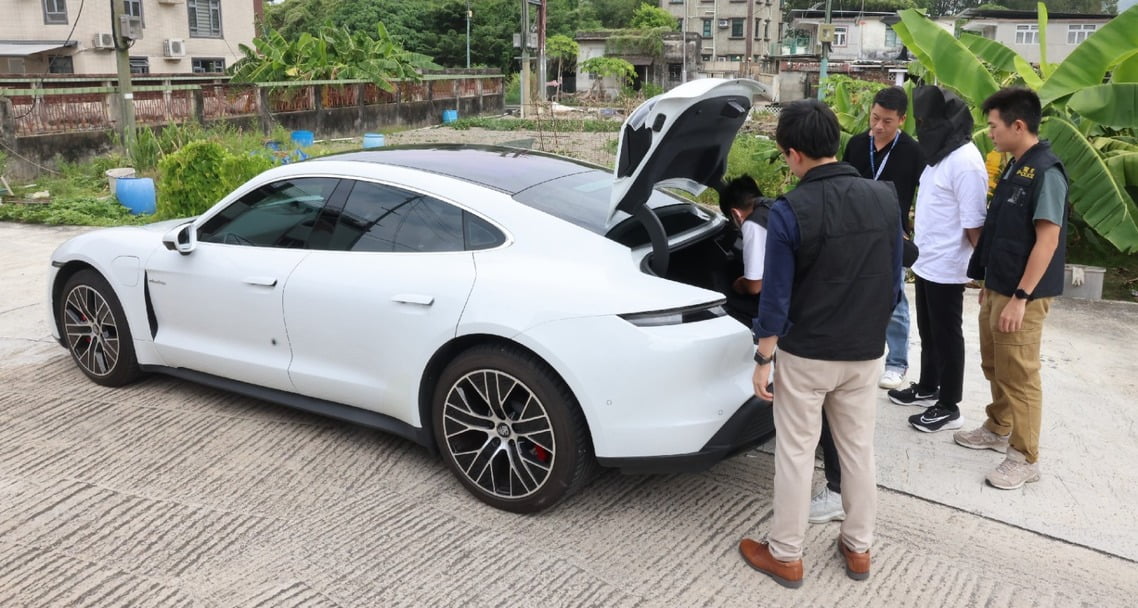 JPEX案｜消息：警再拘2男包括藝人鄭雋熹 累計20人被捕｜本地｜商業電台 881903