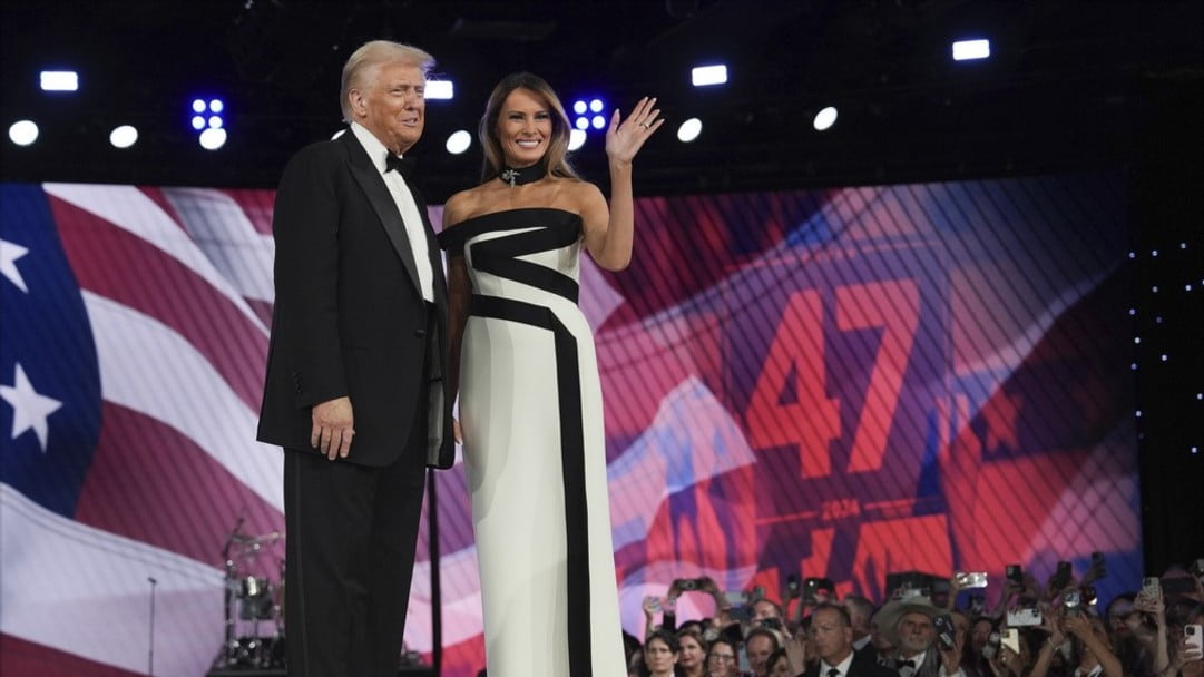 特朗普出席就職舞會 稱美軍是最強大軍隊｜國際｜商業電台 881903