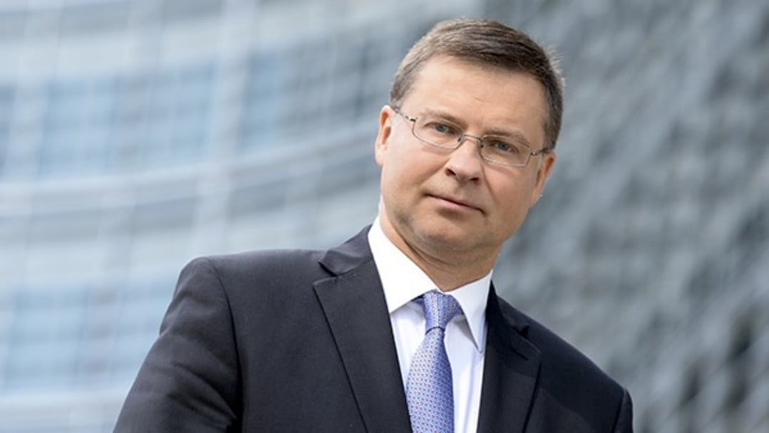 歐盟：與美國仍需大量工作才能達成貿易協議｜國際｜商業電台 881903