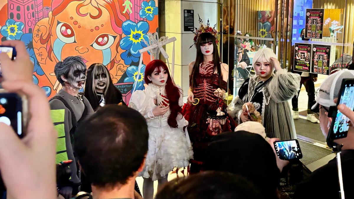 萬聖節｜蘭桂坊晚上人流增多 酒吧指訂座爆滿客人絡繹不絕｜本地｜商業電台 881903