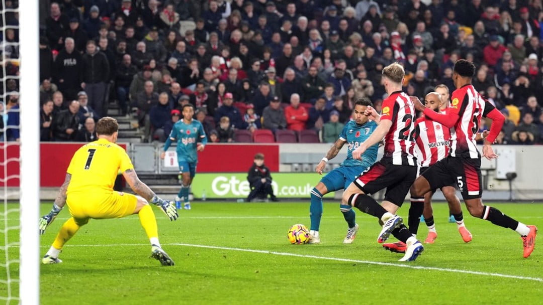 英超MVP丨般尼茅夫作客2:3不敵賓福特｜體育｜商業電台 881903