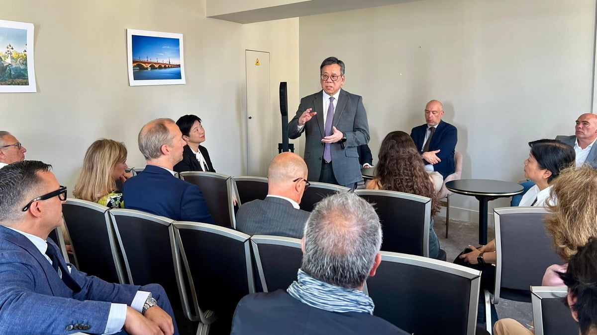 丘應樺晤法國波爾多酒業代表 推廣香港貿易優勢｜本地｜商業電台 881903