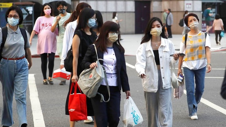 台灣增4.1萬宗本土病例 指揮中心：疫情走向平穩｜兩岸｜商業電台 881903