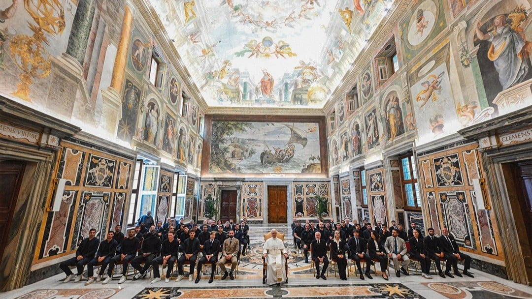 教宗良十四世接見意甲盟主拿玻里職球員｜國際｜商業電台 881903