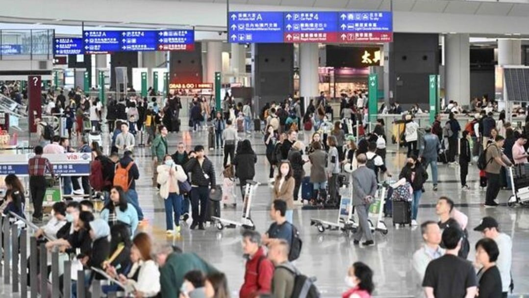 上月機場客運量達492萬人次 按年升23%｜本地｜商業電台 881903
