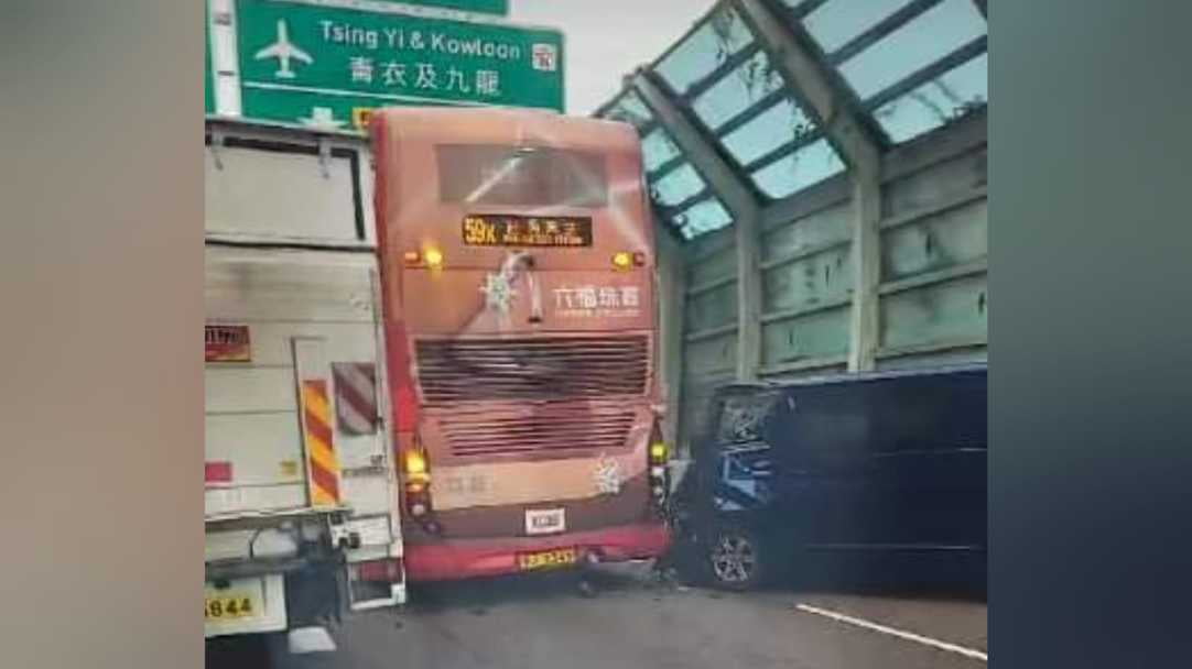 屯門公路近麗城花園5車相撞 10人輕傷｜本地｜商業電台 881903