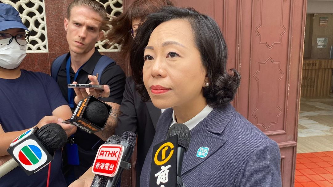 麥美娟：因區選停職關愛隊成員不足一成 不影響服務｜本地｜商業電台 881903