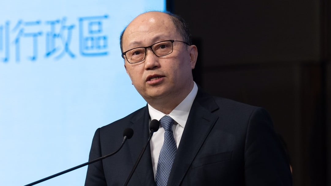 鄭雁雄：香港要以更高水平開放破除脫鉤斷鏈圖謀｜本地｜商業電台 881903