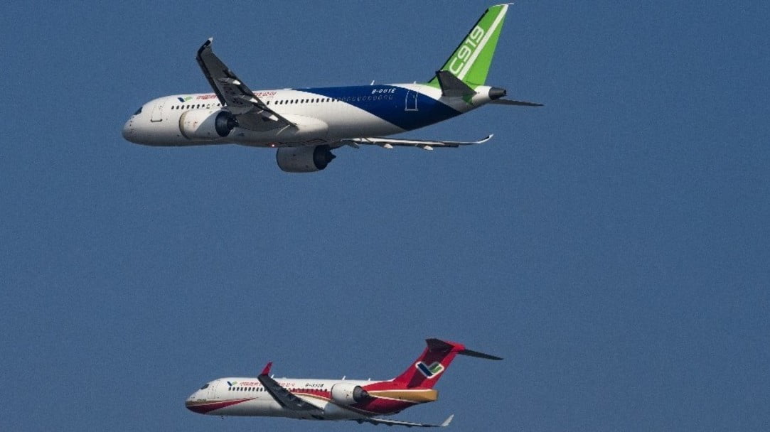 國產ARJ21和C919飛機首次雙機編隊飛行表演｜兩岸｜商業電台 881903