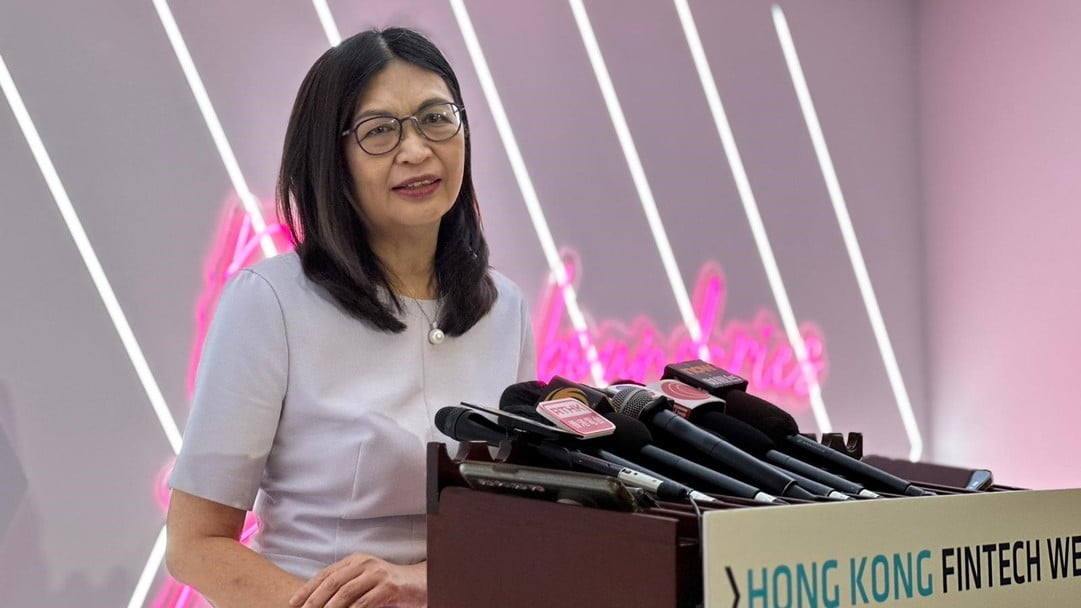 政府委任梁鳳儀出任證監會行政總裁 下月生效｜本地｜商業電台 881903