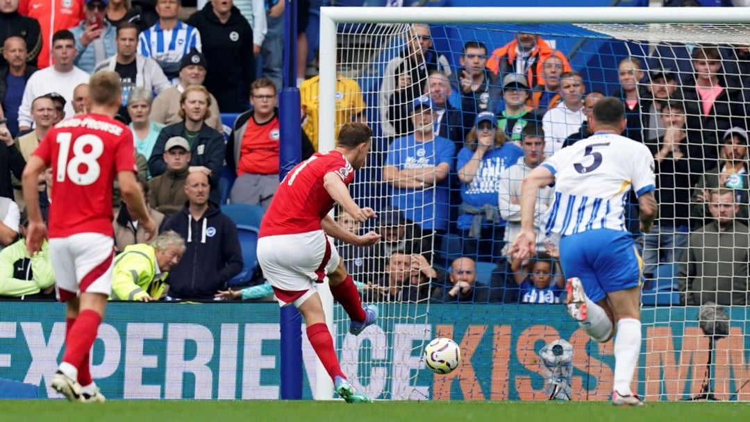 英超MVP丨白禮頓主場迎戰諾定咸森林 踢成2:2平手｜體育｜商業電台 881903