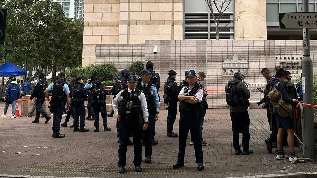 黎智英案開審 辯方：超出檢控期限法庭將無司法管轄權審案｜本地｜商業電台 881903