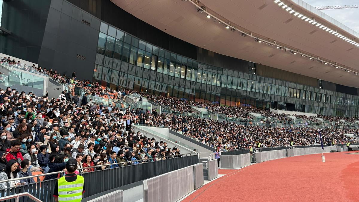 啟德青年運動場進行5000人壓力測試 包括模擬有人扭傷腳要送院｜本地｜商業電台 881903